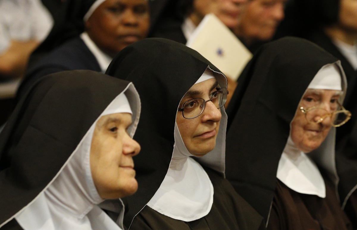 Church, world need cloistered nuns’ guiding lights of prayer, pope says ...